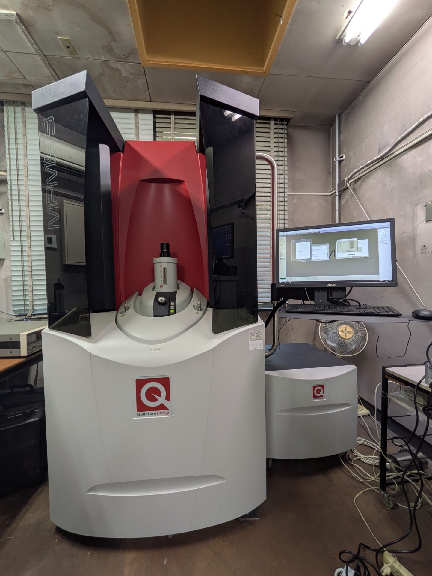 超高感度磁化率測定装置(SQUID) | 名古屋工業大学 産学官金連携機構 設備共用部門